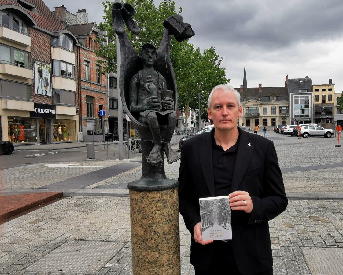 Sandy schrijft derde roman in drie jaar: "Na het geloof en de politiek ...