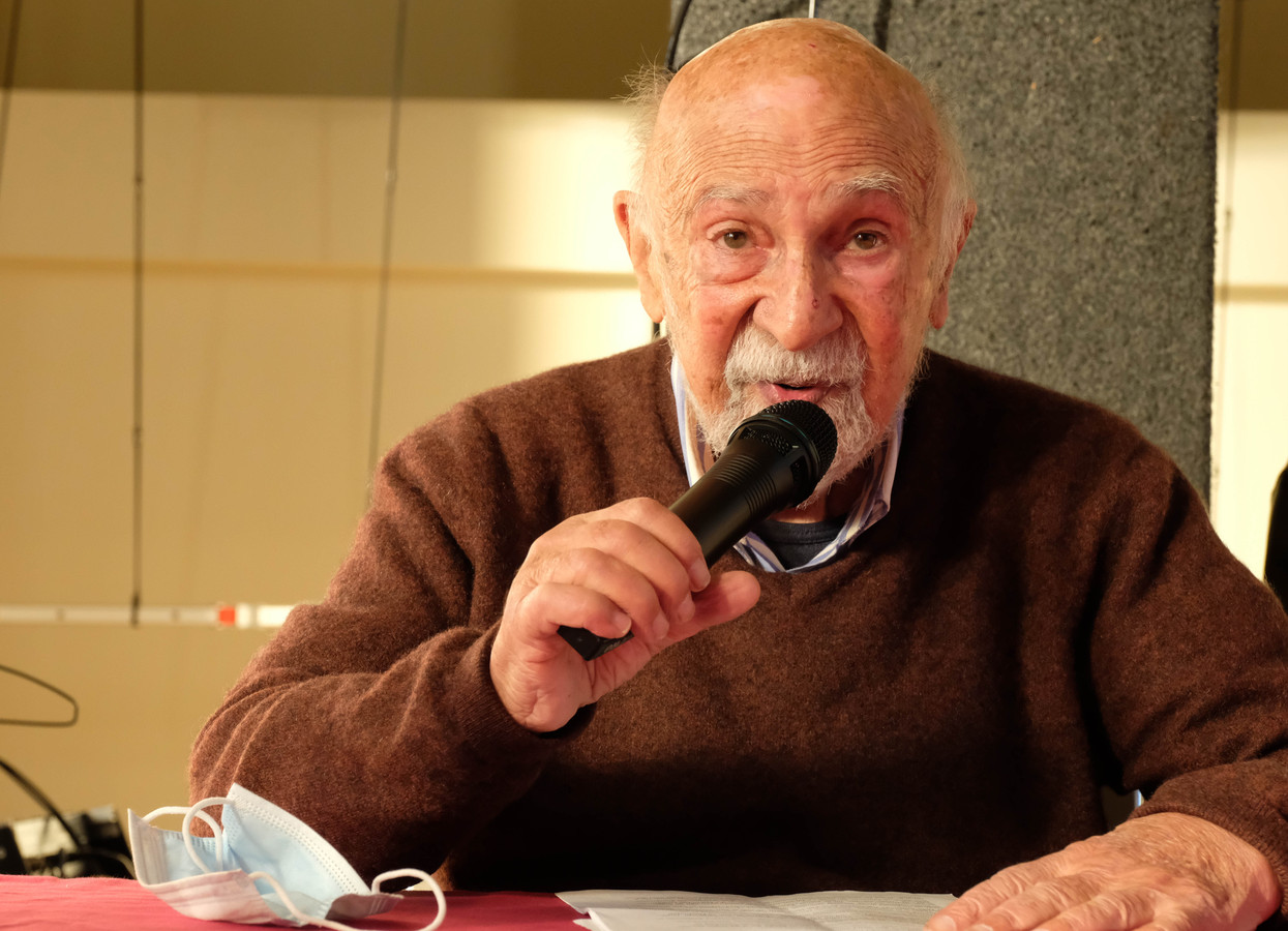 “Mijn boodschap is te belangrijk”: Holocaustoverlever (90) getuigt in ...