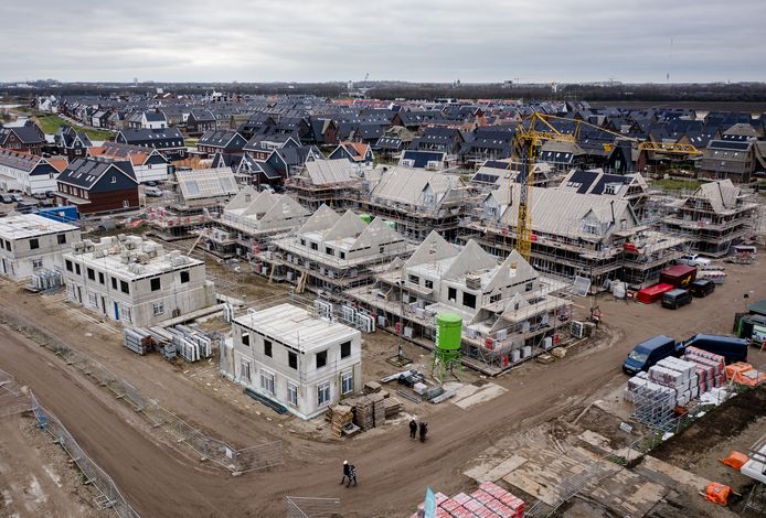 Productie nieuwbouwwoningen stokt, ‘bouwdip’ in aantocht: ‘Gevecht om ...