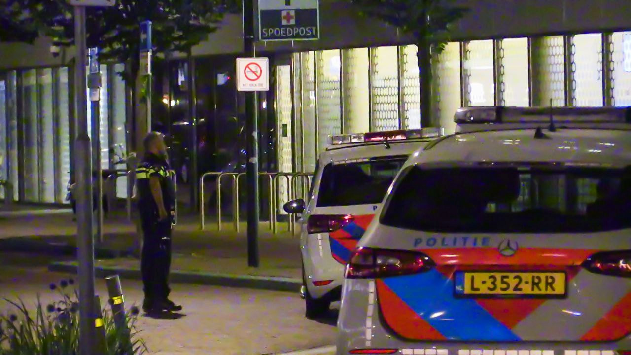 Vrouw (38) uit Enschede steekt beveiliger ziekenhuis MST in been ... Vrouw (38) uit Enschede steekt beveiliger ziekenhuis MST in been ...