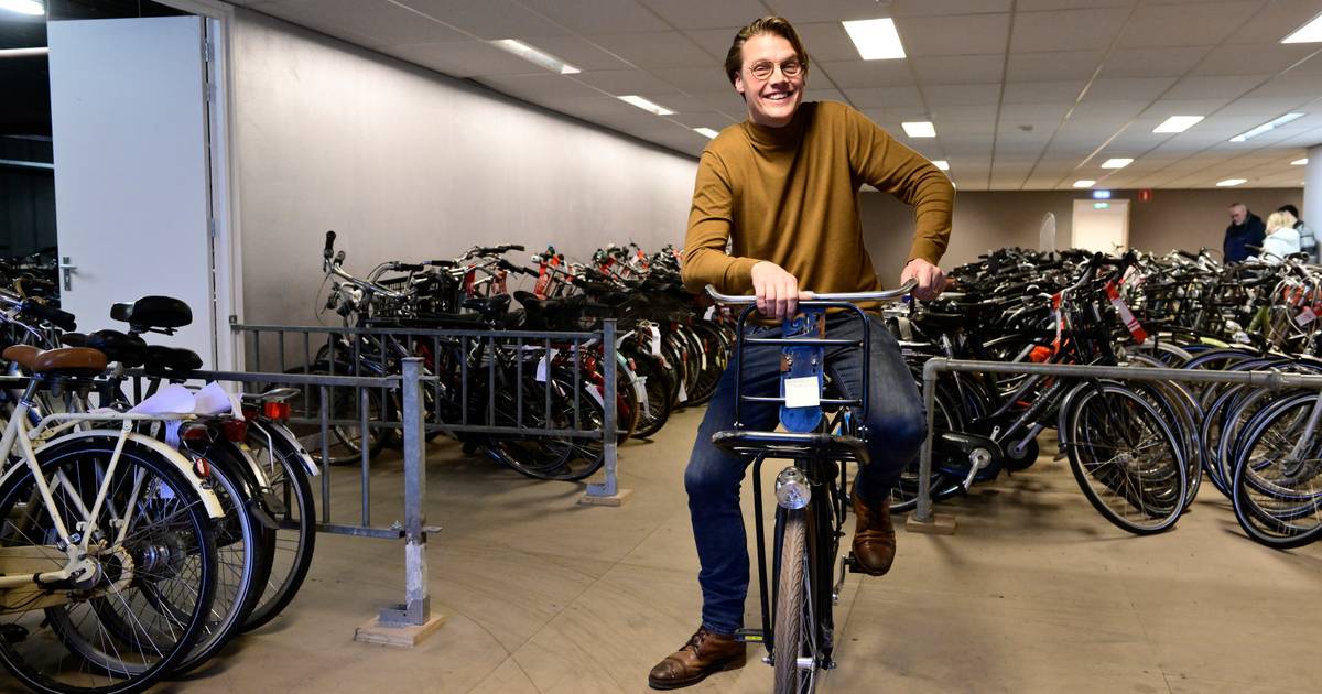 Als rondslingerende fietsen worden weggehaald in Enschede, waar blijven ze dan? Dit is waar de ...