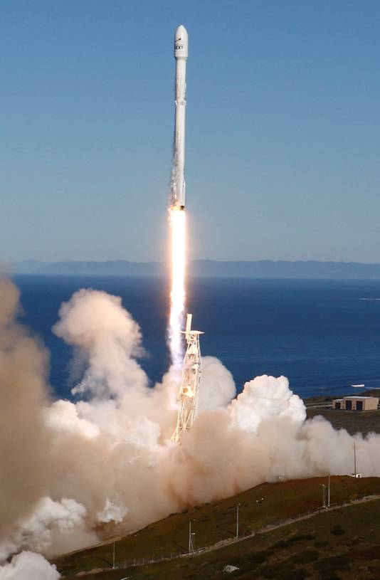 SpaceX lanceert eerste raket na explosie | Wetenschap | AD.nl