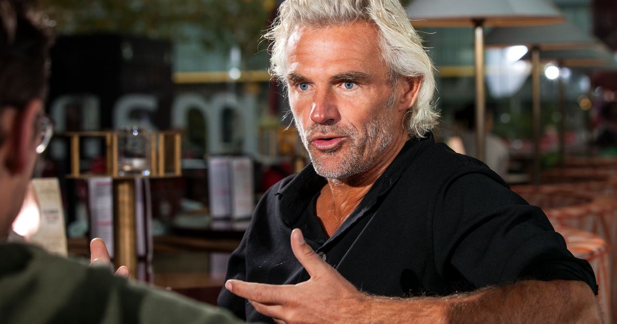 Straatschoffie, profvoetballer, zakenman, multimiljonair, weldoener ...