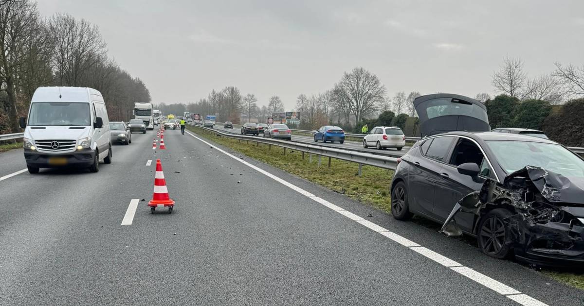 Weg weer vrij na ongeval met twee voertuigen op de A2 bij Maarheeze ...