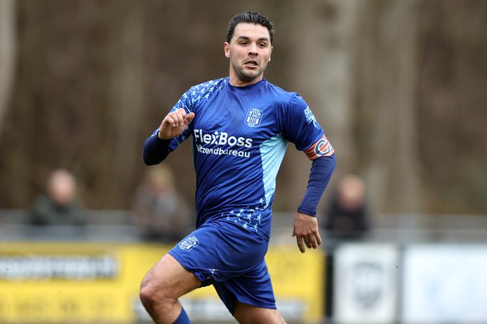 Oud-prof Samir El Moussaoui (37) is bij FC Skillz bezig aan zijn tweede ...