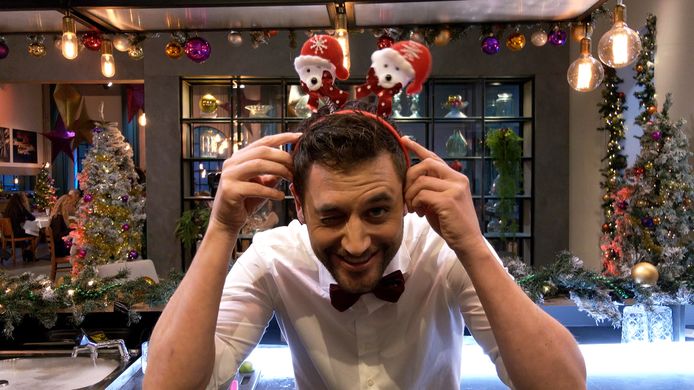 Barman Victor Abeln stopt bij First Dates: ‘Wie neemt mijn strikje over ...