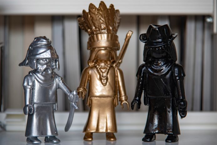 Toon en Ken vereeuwigen reuzen Mars, Indiaan en Goliath in kunstige ...