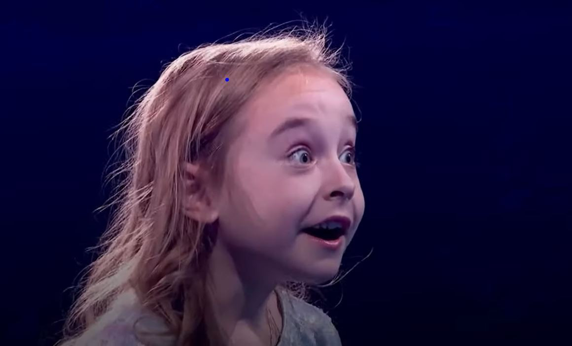 Meisje dat Let it go zong in schuilkelder in Oekraïne op podium verrast ...