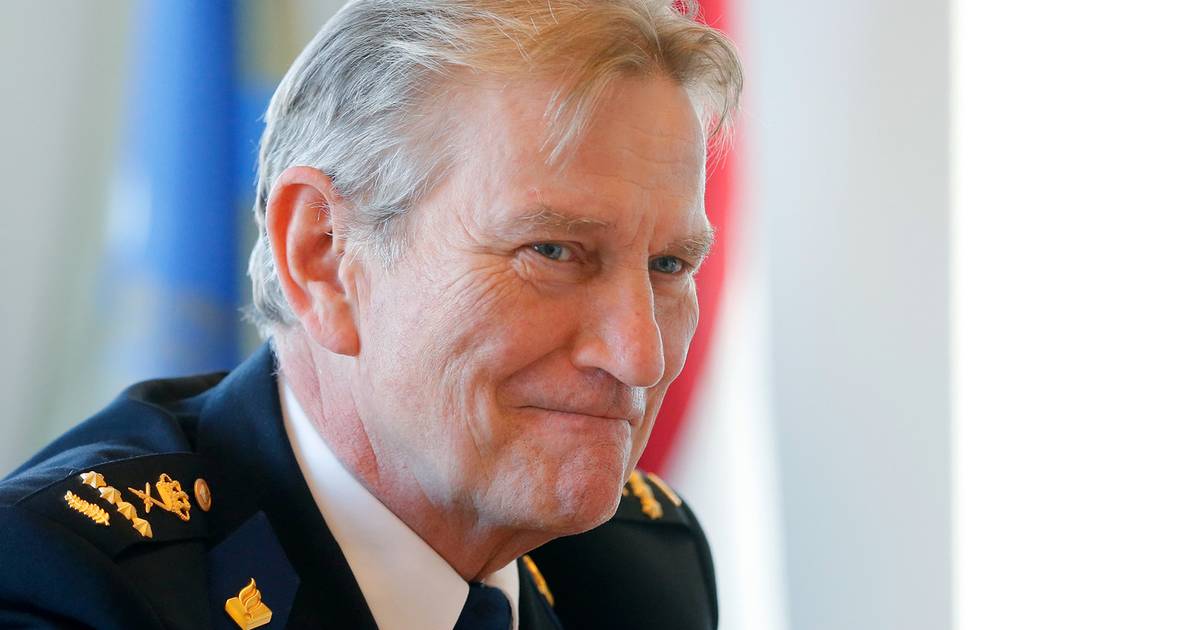 Bouman blijft bij de politie, mét riant salaris | Home | AD.nl