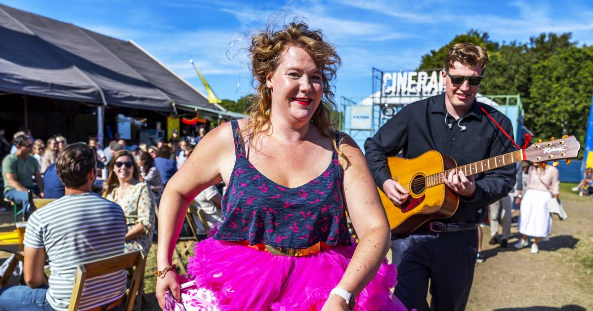 Cabaretier Kiki Schippers op De Parade: ‘We zingen luid tot de Doorzak ...