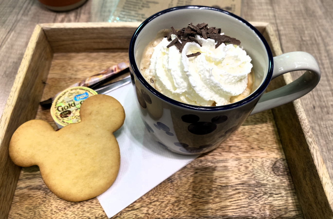 KIJK. Mickey en Minnie Mouse openen in Kortrijk eerste Disney Café van Vlaanderen | Foto | hln.be