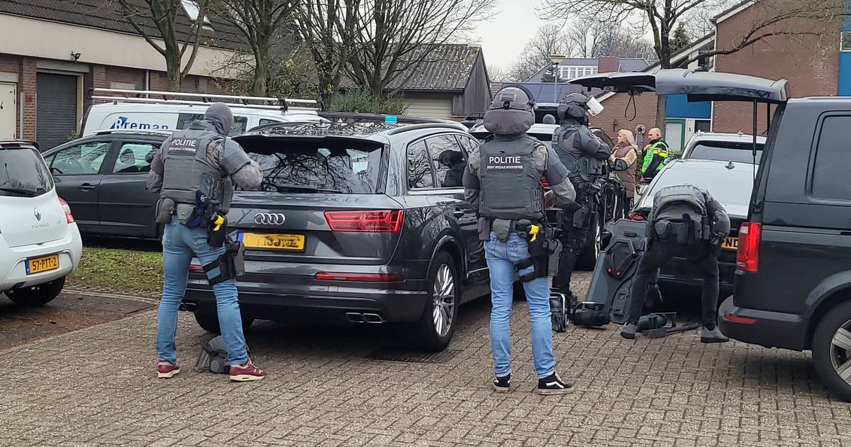 Reden politie-inval Nunspeet duidelijk: man dreigde met wapen en vertoonde ‘onbegrepen gedrag ...