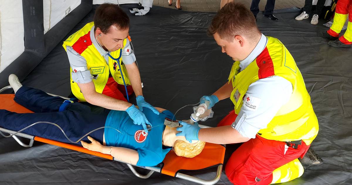 Cursus EHBO bij Rode Kruis Ronse-Kluisbergen, dat zoekt naar vrijwilligers | Ronse | hln.be