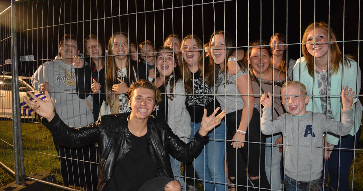 Jonge fans uit de bol voor Ian Thomas | Sint-Pieters-Leeuw | hln.be