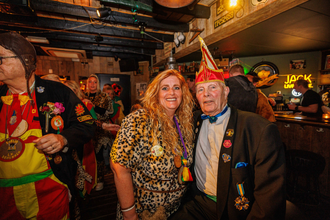Het doek valt na 55 jaar voor cv de Hunnen: geen carnaval meer in Steenwijkerland | Foto | AD.nl