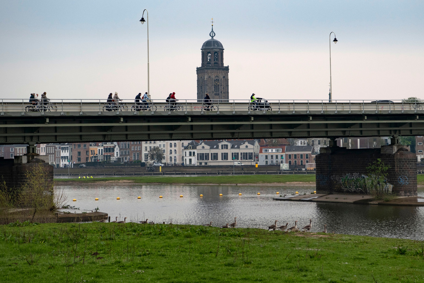 Fietstochten van vader en zoon uit Deventer populair: ‘Soms aanvragen ...