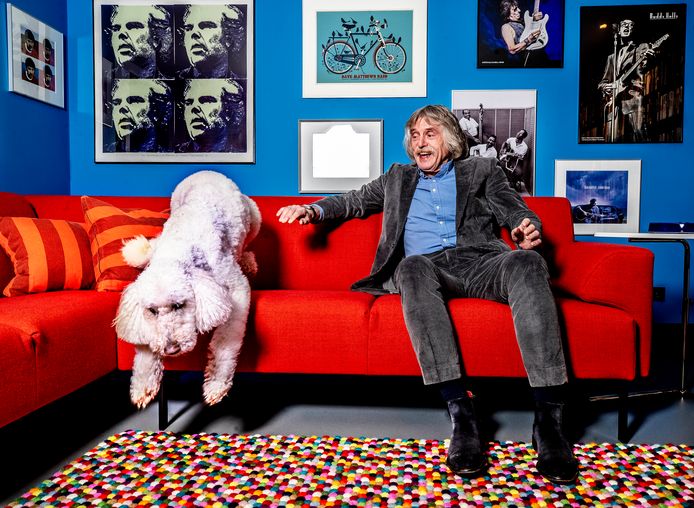 Johan Derksen leeft voor de hond: ‘We hebben het breedste bed, omdat ...