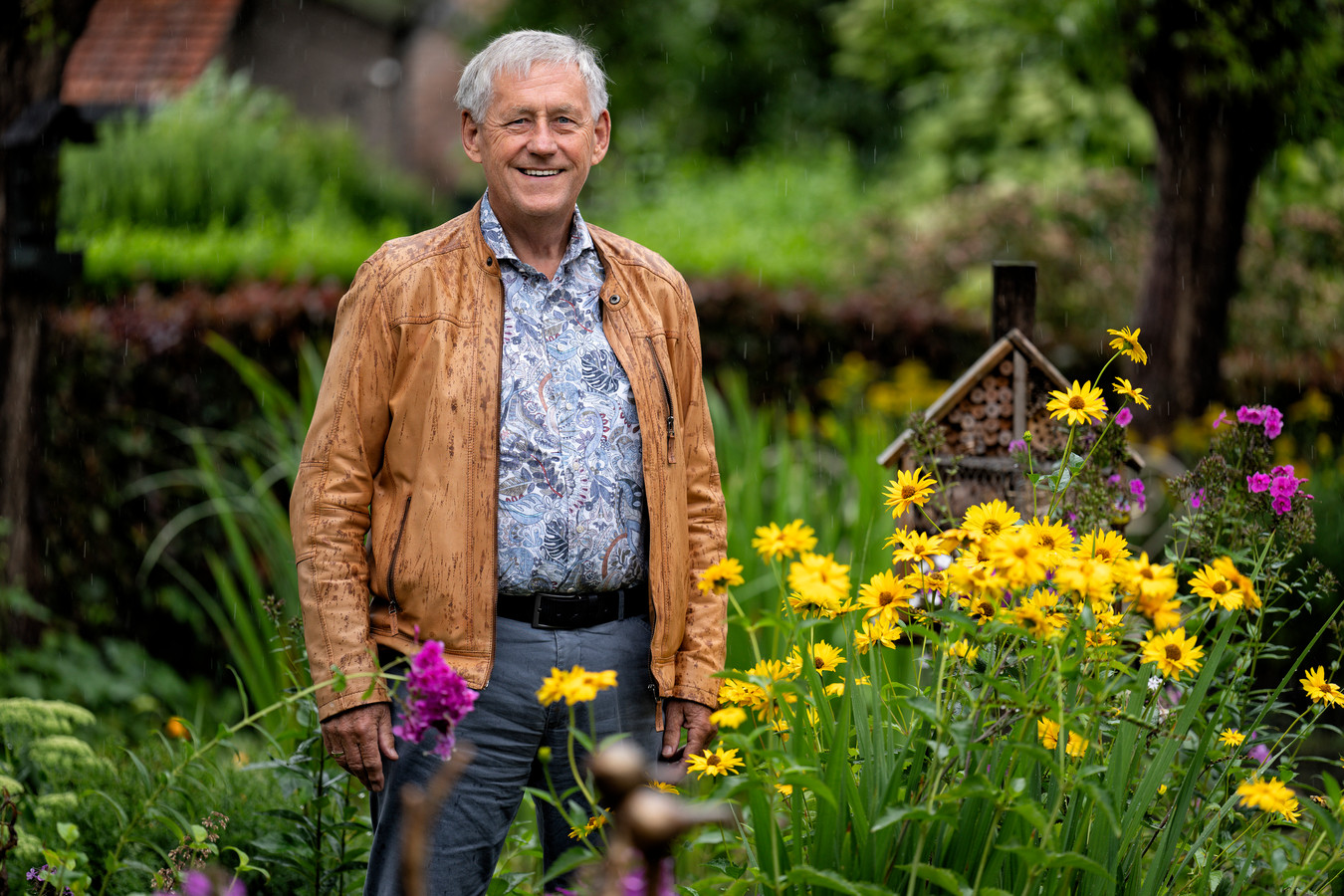 Adrie (74) is altijd wel te porren voor een bestuursklus. ‘Voor nee zeggen ben ik niet op de ...