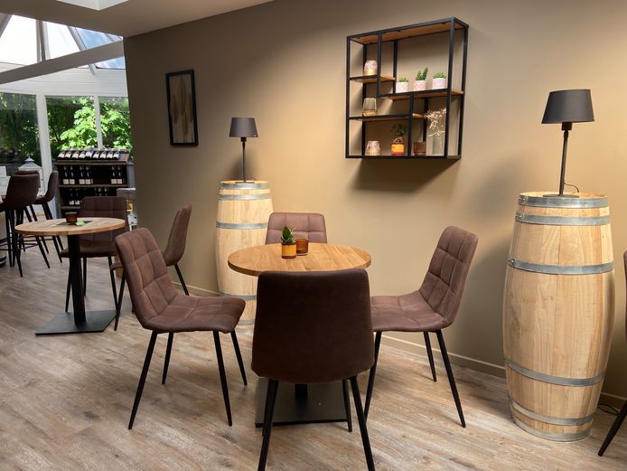 Hippe wijnbar brengt zuiderse sfeer naar Kapellen | Kapellen | hln.be