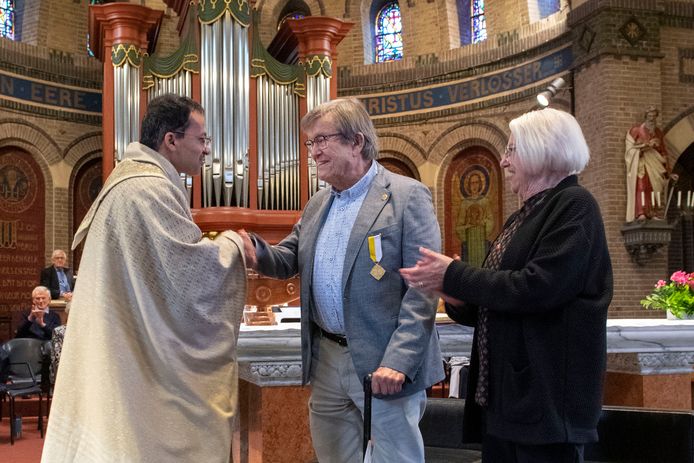 Dit is waarom Piet Loose (84) uit Teteringen een hoge pauselijke onderscheiding kreeg | Breda ...