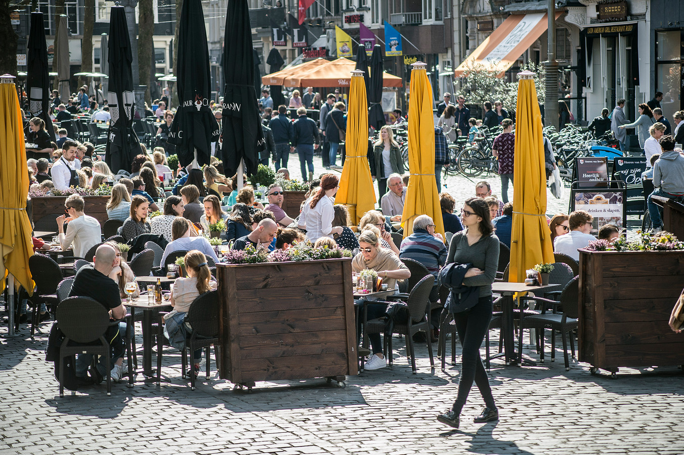 Het wordt alsmaar duurder: dit zijn nu de prijzen voor een drankje op ...