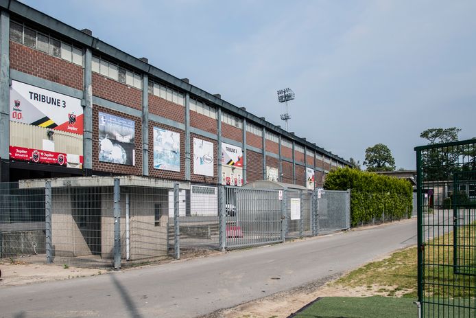 Vroeger en nu: het Daknamstadion | Lokeren | hln.be