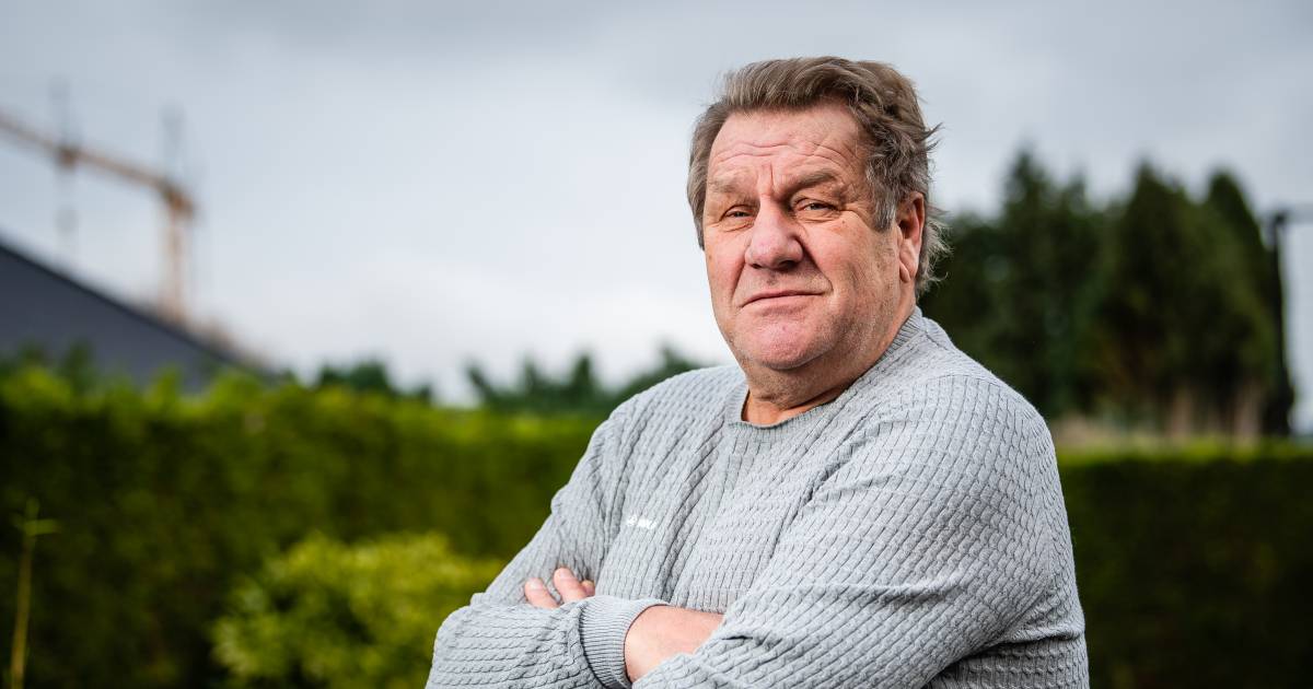 Een scherpe Johan Boskamp (net uit zijn bed) overschouwt de ...