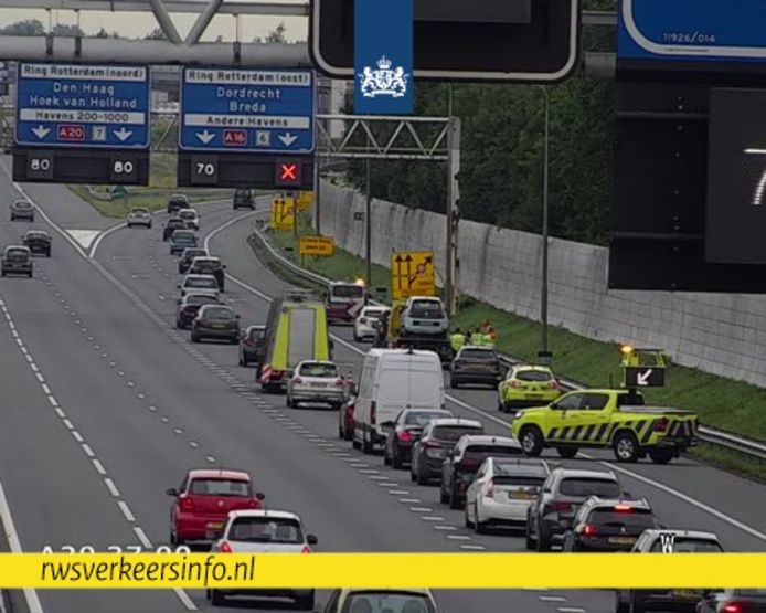 Ongelukken zorgen voor vertragingen en files op wegen rond Rotterdam ...