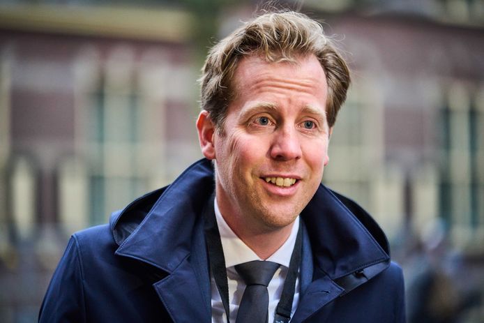 Staatssecretaris Defensie schrikt van achterstanden in kazernes bij ...