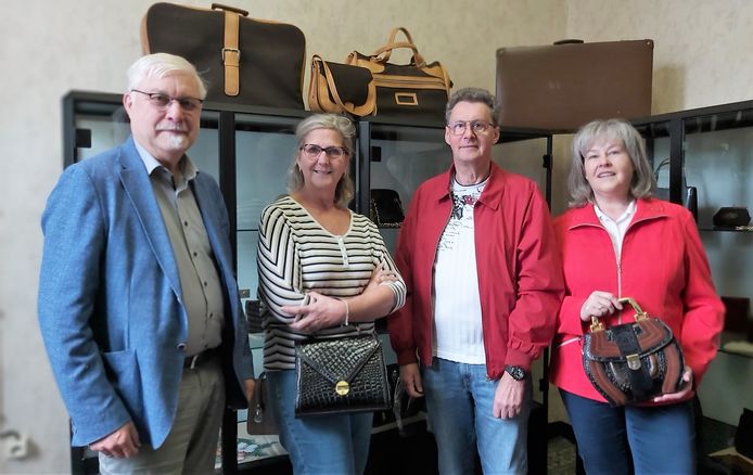 Christel (59) stelt handtascollectie tentoon: “Met exemplaren van 100 ...