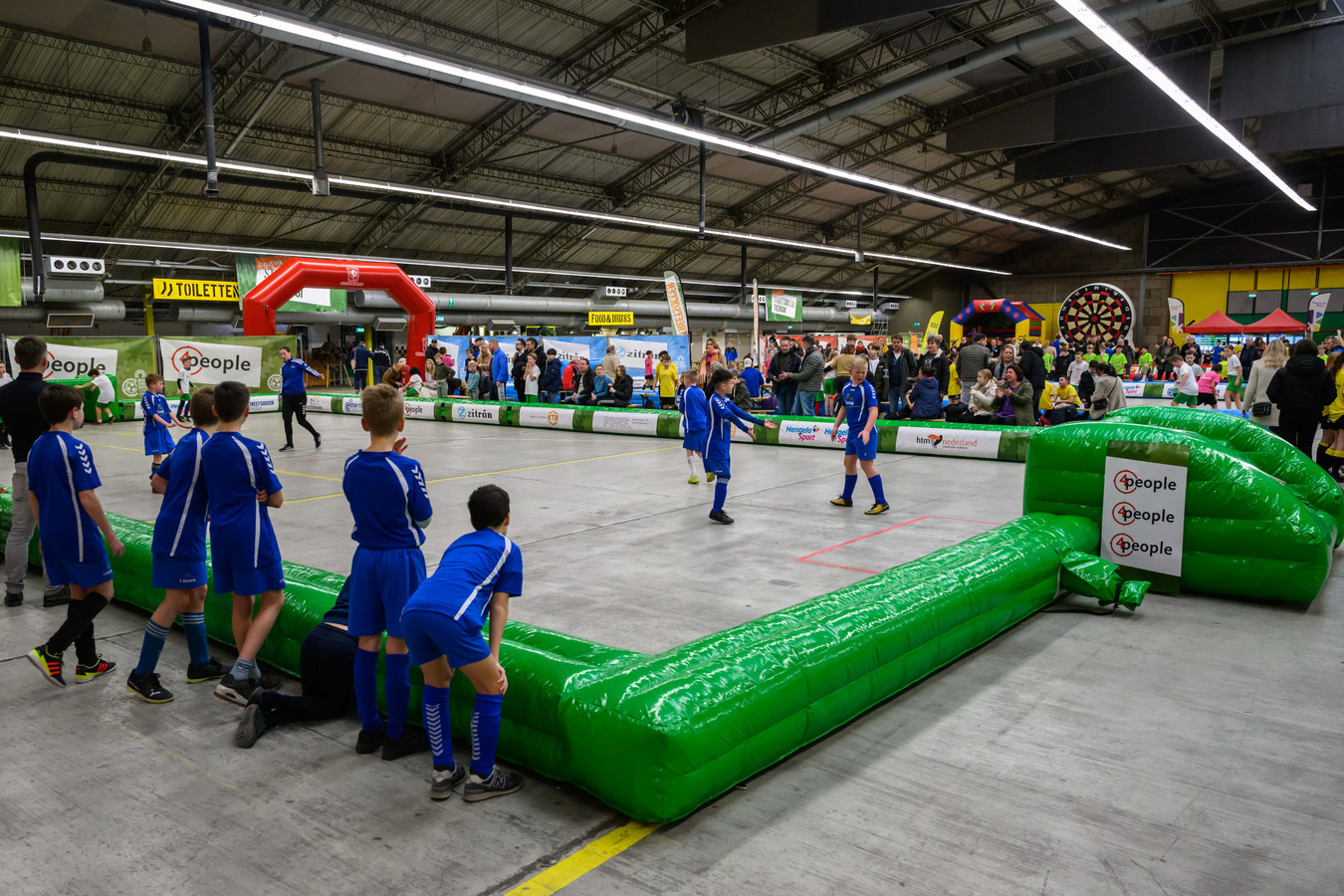 Er zit geen rem op het Streetsoccer Toernooi voor scholieren uit ...