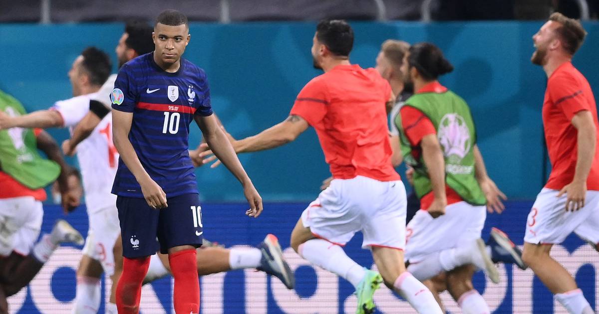 Aangeslagen Mbappé diep door het stof: ‘Ik wilde helpen, maar ik heb ... Aangeslagen Mbappé diep door het stof: ‘Ik wilde helpen, maar ik heb ...