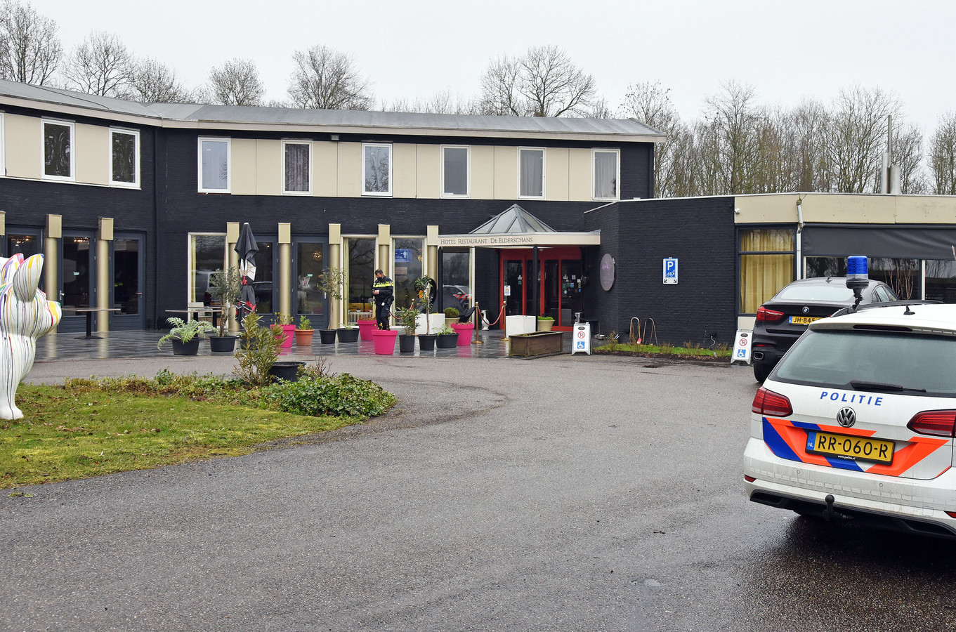 Broers Azimi moeten voor de rechter verschijnen: ‘Ik lig er geen ... Broers Azimi moeten voor de rechter verschijnen: ‘Ik lig er geen ...