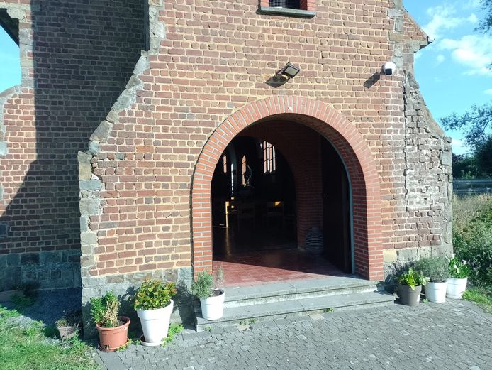 In kapel van Pollare kan je vanaf 2024 ook kamperen | Ninove | hln.be