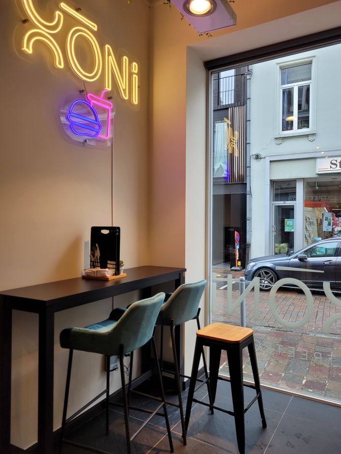 Broer en zus openen samen Xoni Streetfood in Kortrijkstraat: “Focus op ...