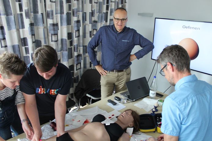 Spoedverpleegkundigen mogen voor het eerst met botboor oefenen op ...