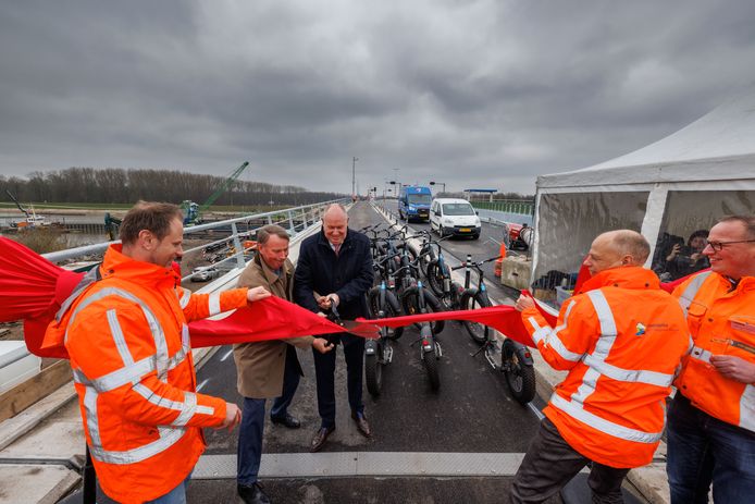 Weg tussen Kampen en Dronten dit weekeinde dicht, maar daarna eindelijk ...