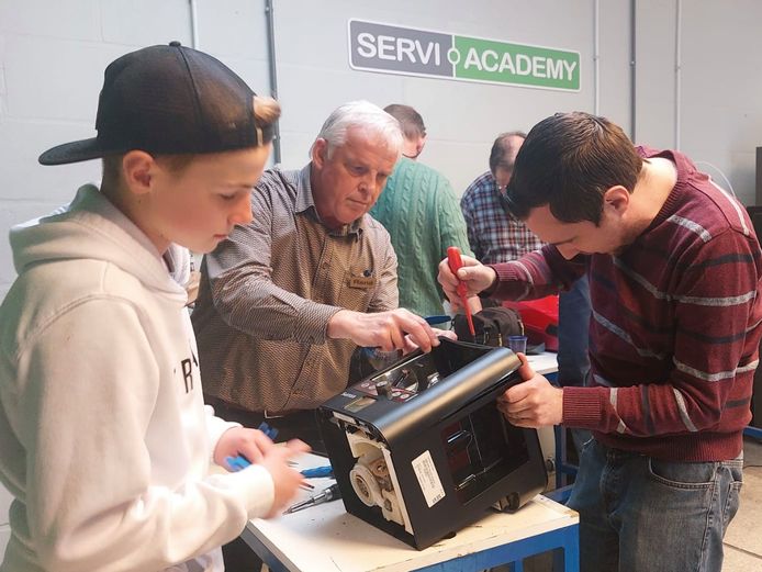 Zelf je toestellen herstellen is hip (en bespaart je geld): met deze ...