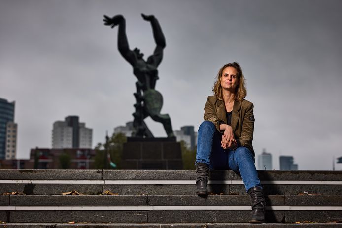 In oude kist vond Merel documenten die leidden tot schokkende ...