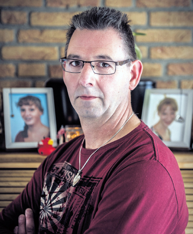 'Ik móet weten waarom m'n dochters zijn verbrand' | Foto | AD.nl