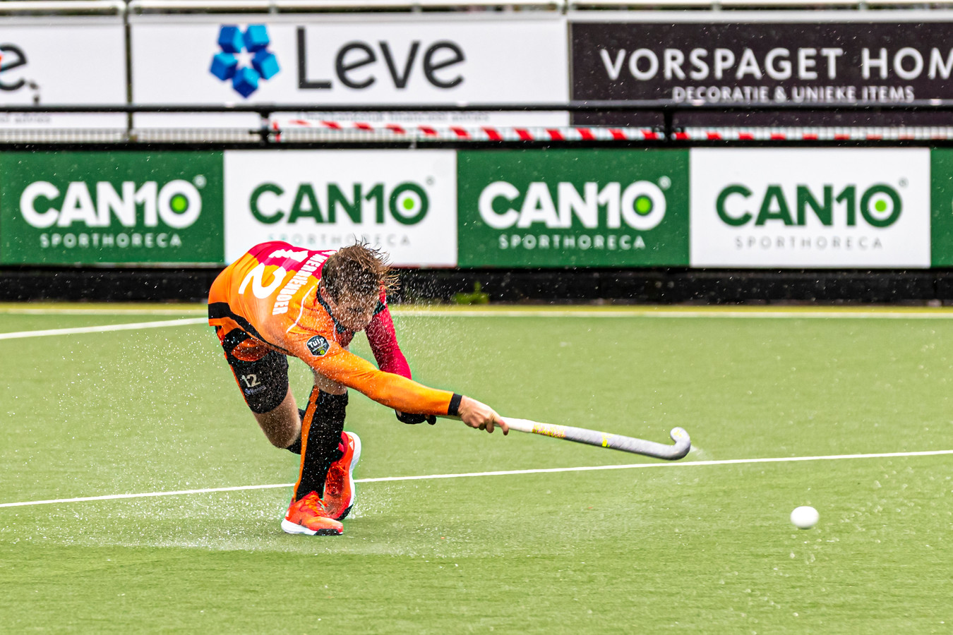 Van Merriënboer is blij met concurrentie bij Oranje-Rood: ‘Wij staan ...