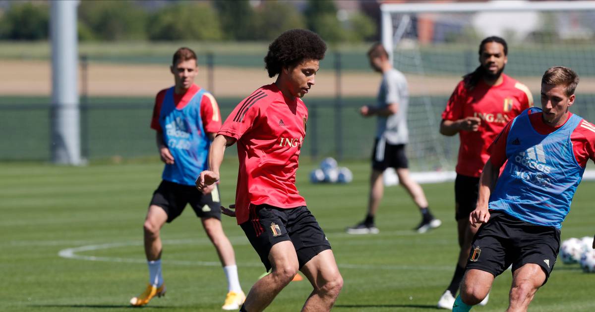 Het blijft een moeilijk vraagstuk: wat moet Roberto Martínez doen op de ...