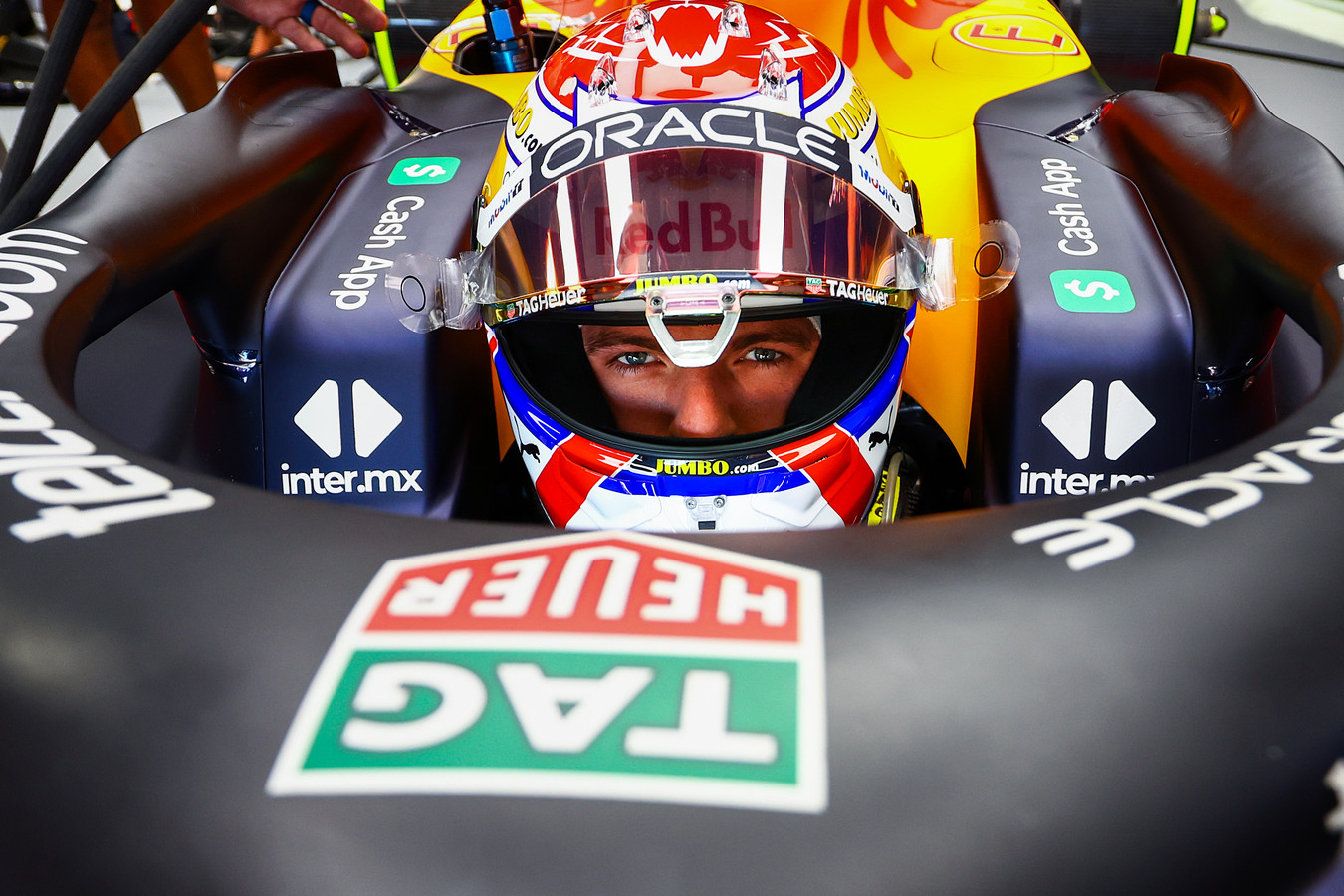 Max Verstappen showt zijn nieuwe ‘best Nederlandse’ helm voor thuisrace ...