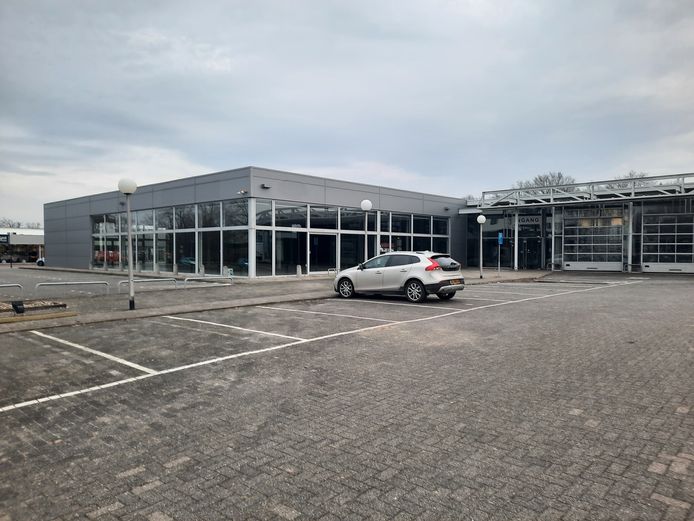 Teslarijders hoeven straks niet meer naar Zwolle; autofabrikant opent ...