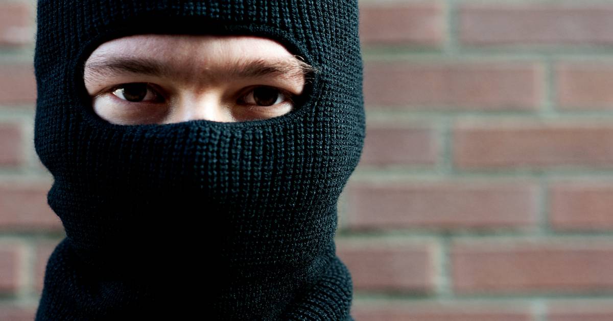 Man met bivakmuts en mes overvalt 13-jarige fietser uit Lent: ‘Geef me ... Man met bivakmuts en mes overvalt 13-jarige fietser uit Lent: ‘Geef me ...