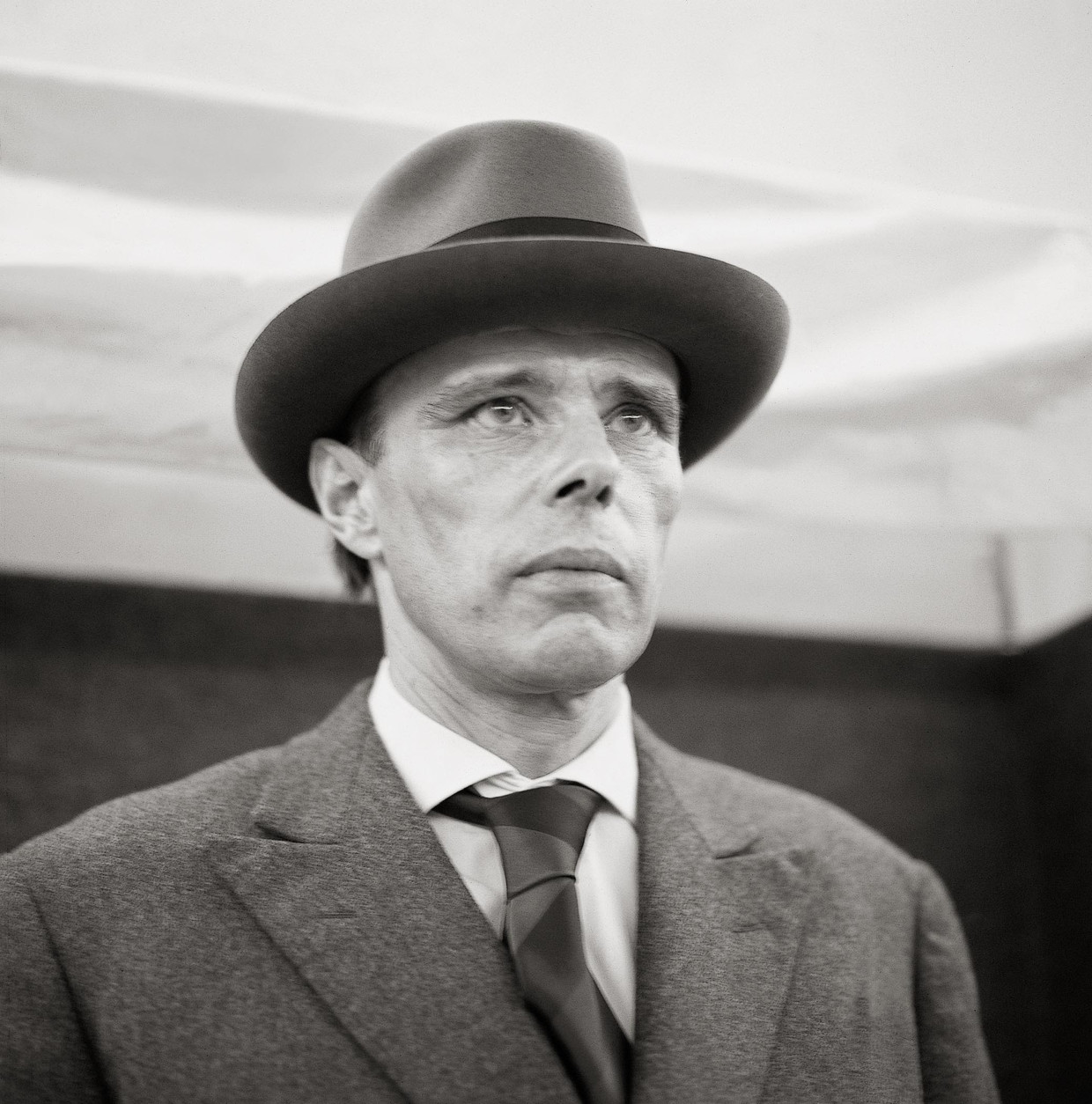 Wat kunnen we anno 2021 leren van de radicale kunstenaar Joseph Beuys?