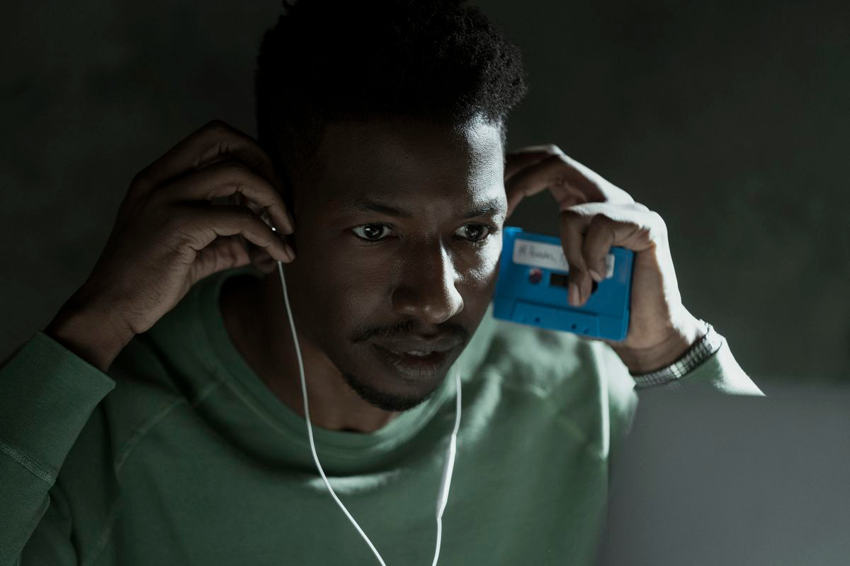 RECENSIE. ‘Archive 81’: “Een knetterende hommage aan het horrorgenre ...