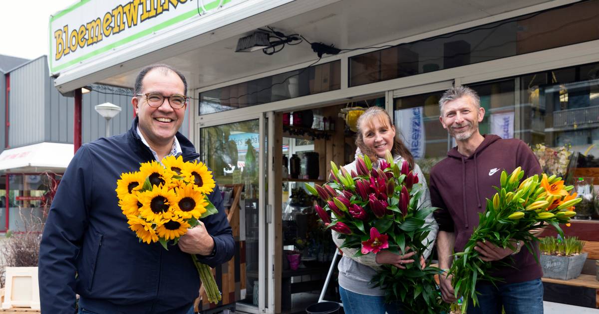 Robin koopt flink wat bloemen om winkel hart onder de riem te steken ...