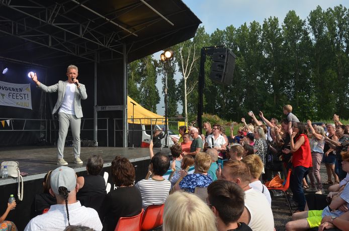 Festiviteiten voor Vlaamse feestdag met Christoff lokken heel wat volk ...