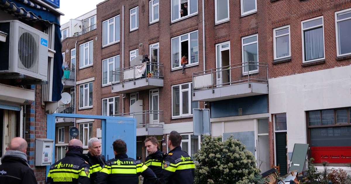 Drie aanhoudingen na ontruiming kraakpand in Tweebosbuurt | Rotterdam ...